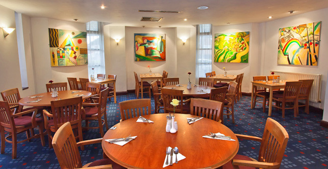 Manchester Airport Restaurants & Bars | Britannia Airport Hotel